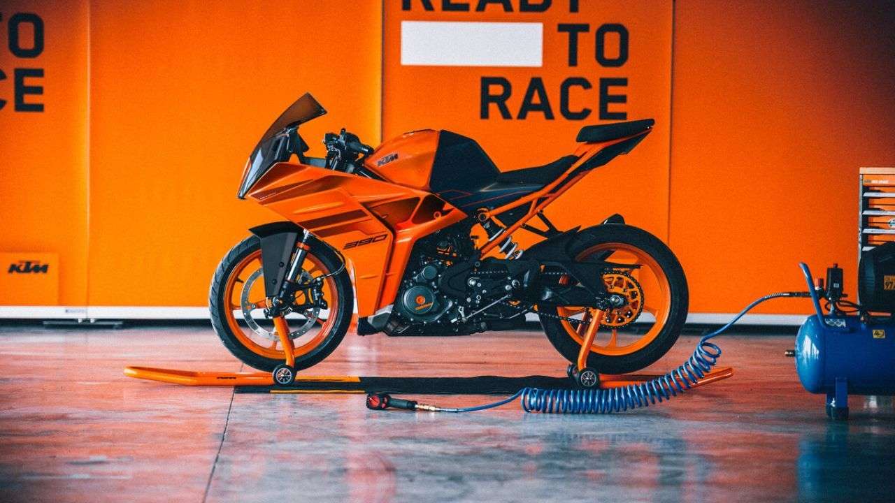 2025 KTM RC 200 Launched With New Colour; Pricing and Features Unveiled ...